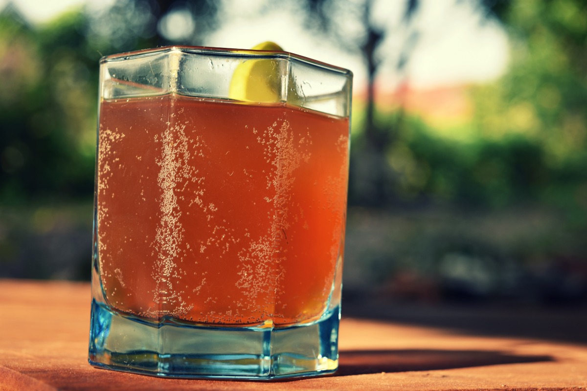 How To Make Fizzy Kombucha Tea (+ why you should have a glass every day ...